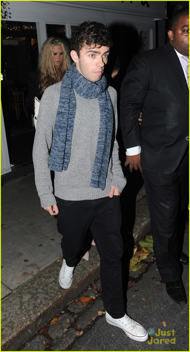 Ariana Grande & Nathan Skyes: Kisses at Manna Restaurant | Photo 615414 ...