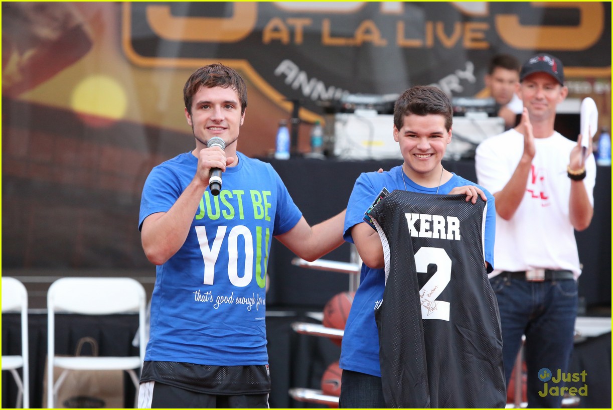 Josh Hutcherson Honors Zachary Kerr for the TeenNick Halo Awards 2013 ...