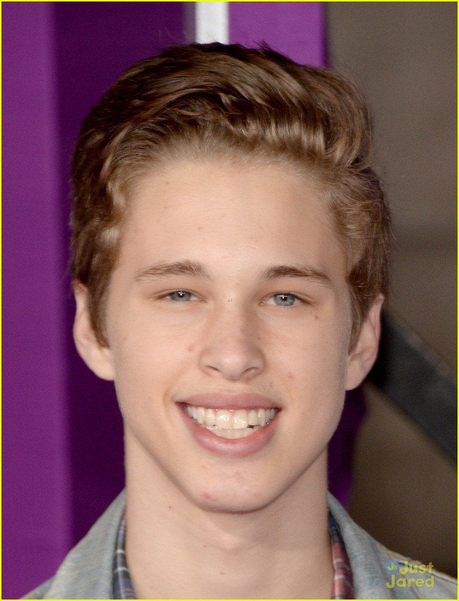 Kiernan Shipka & Ryan Beatty: 'Believe' Premiere | Photo 628479 - Photo ...