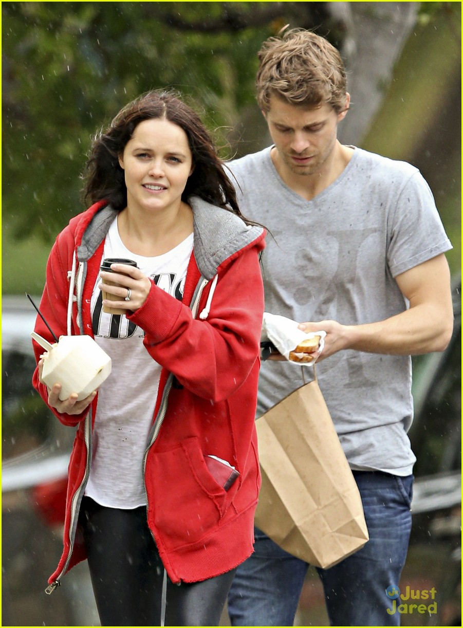 Luke Mitchell & Rebecca Breeds: Smooches in Sydney! | Photo 627973 ...