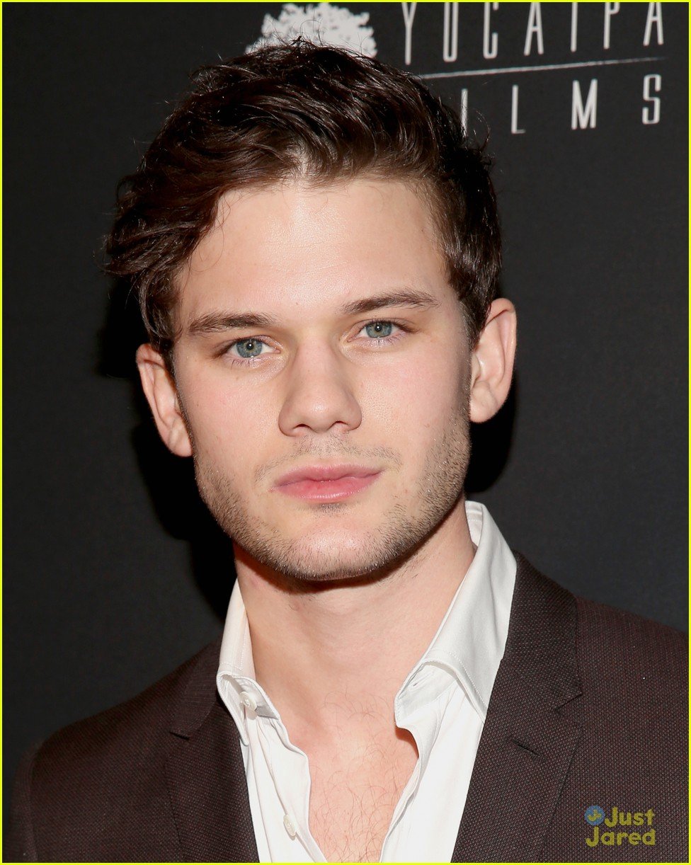 Odeya Rush, Cameron Monaghan & Jeremy Irvine: Netflix's Golden Globes ...