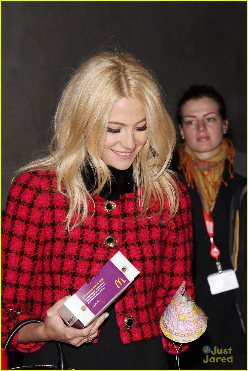 Pixie Lott Premieres 'Nasty'; Get Birthday Flowers From Fans | Photo ...