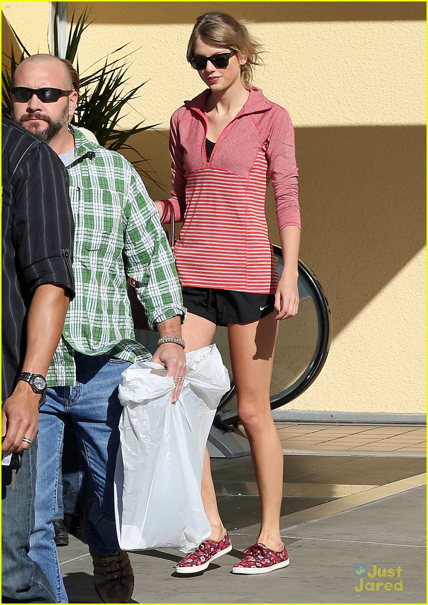 Taylor Swift: New Year's Day Ballet Class! | Photo 630325 - Photo ...