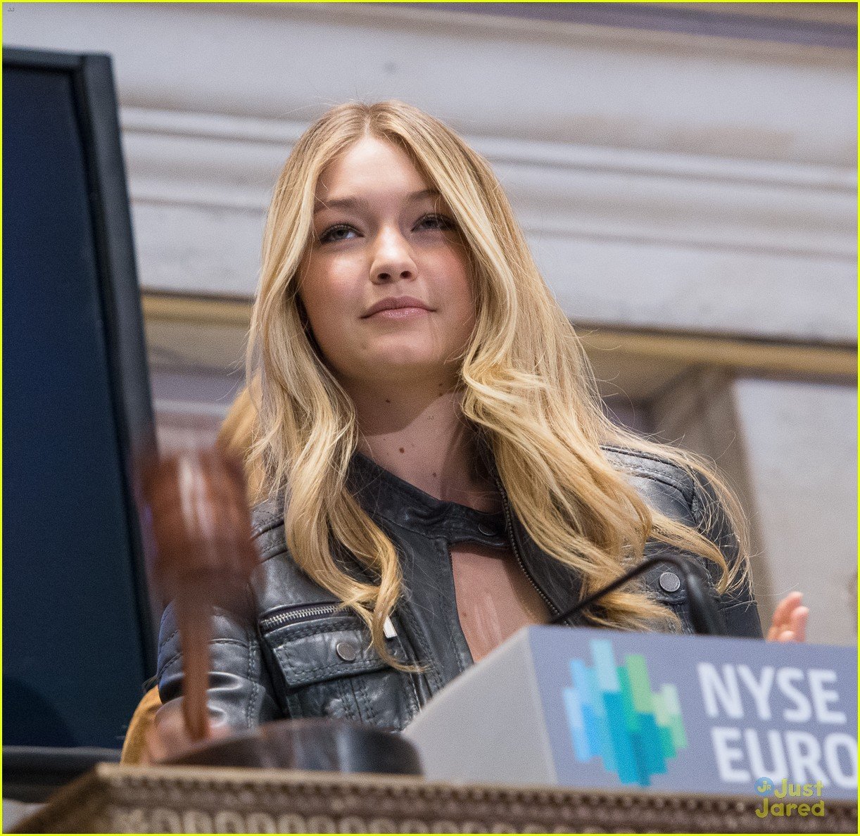 Gigi Hadid & 'Sports Illustrated' Models Ring the Stock Exchange Bell ...
