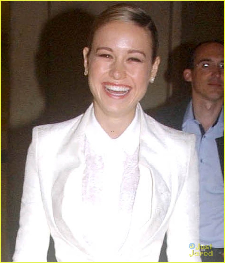 Brie Larson is a White Suit Stunner in Paris! | Photo 658609 - Photo Gallery | Just Jared Jr.