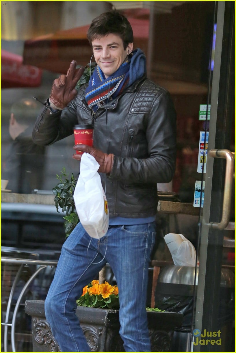 Grant Gustin Can Rock a Scarf Better Than Anyone | Photo 654442 - Photo ...