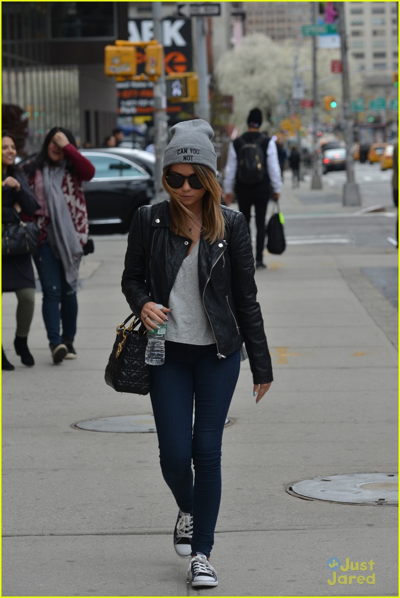 We Want To Steal Sarah Hyland's New York Style | Photo 667050 - Photo ...