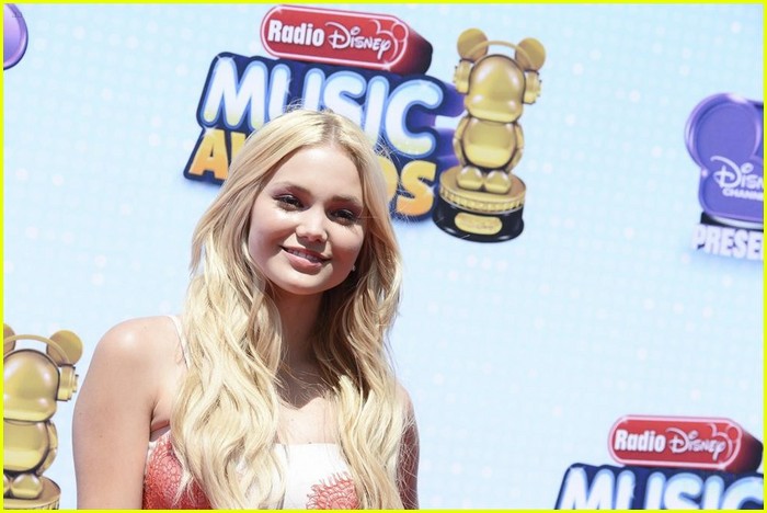 Olivia Holt & Piper Curda Reunite With 'I Didn't Do It' Cast at RDMAs ...