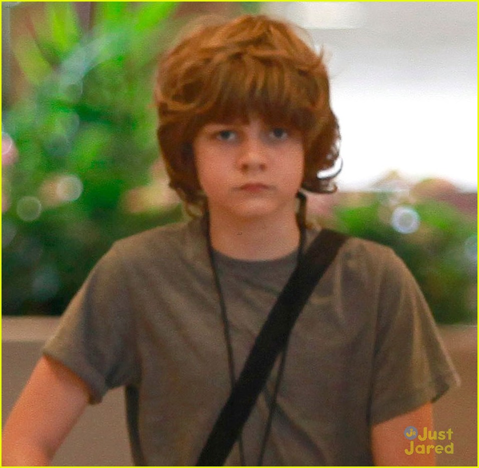 Nick Robinson & Ty Simpkins Head to 'Jurassic World' Set in Hawaii ...