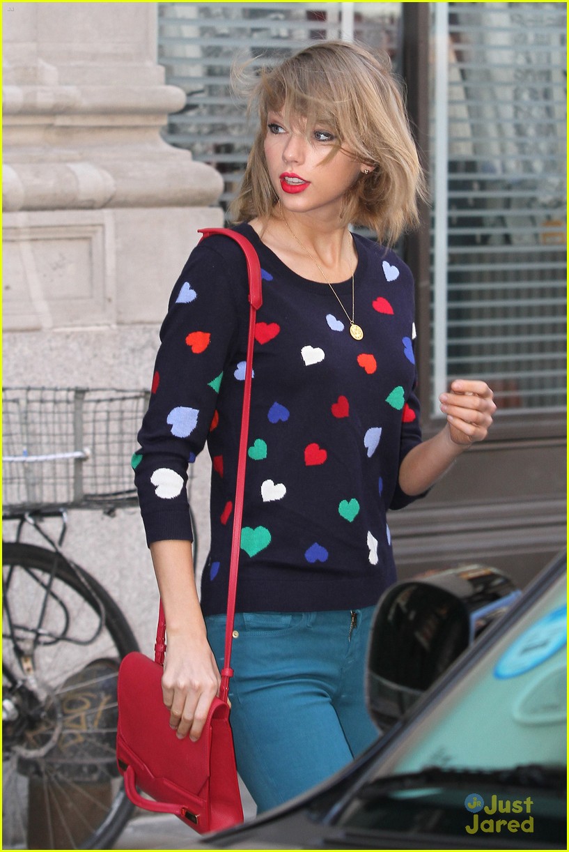 Taylor Swift Surprises FanFriend Gena at Bridal Shower; Makes Amazing ...