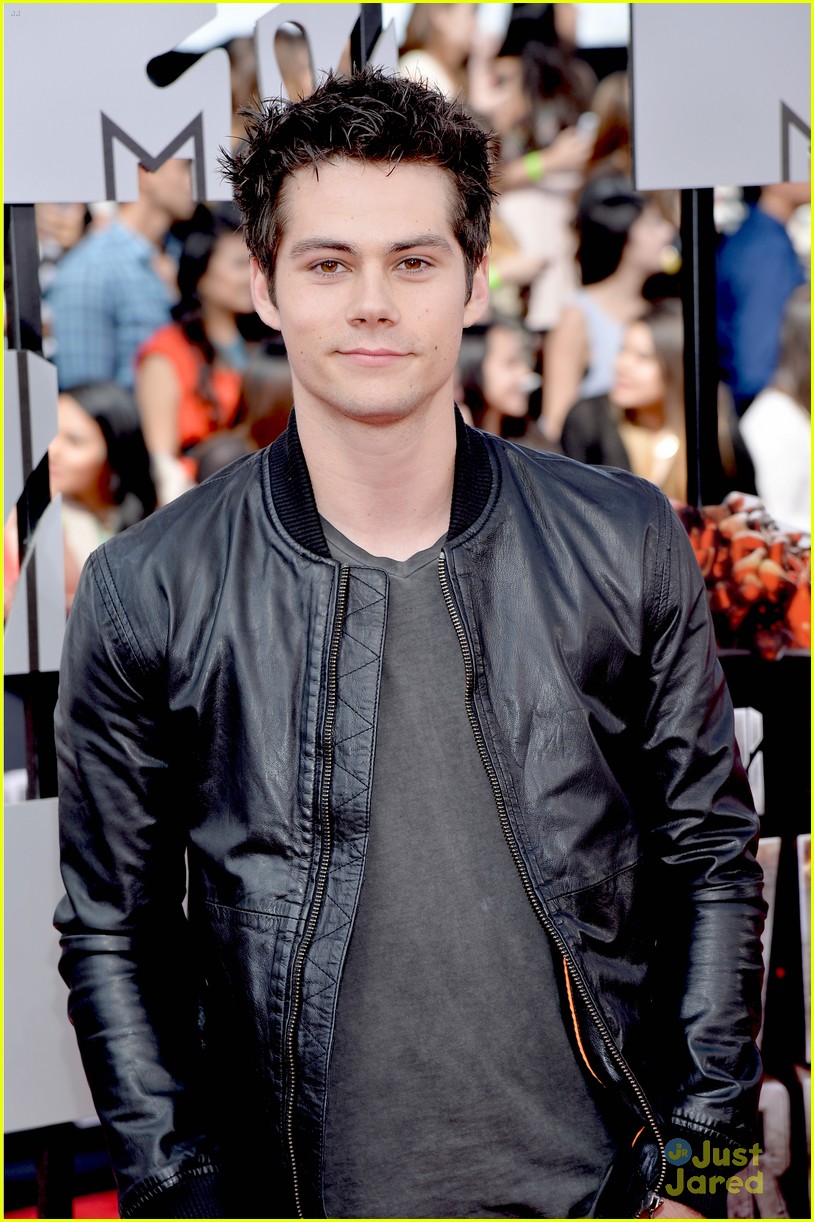 Dylan O'Brien & Will Poulter Run Towards MTV Movie Awards 2014 | Photo ...