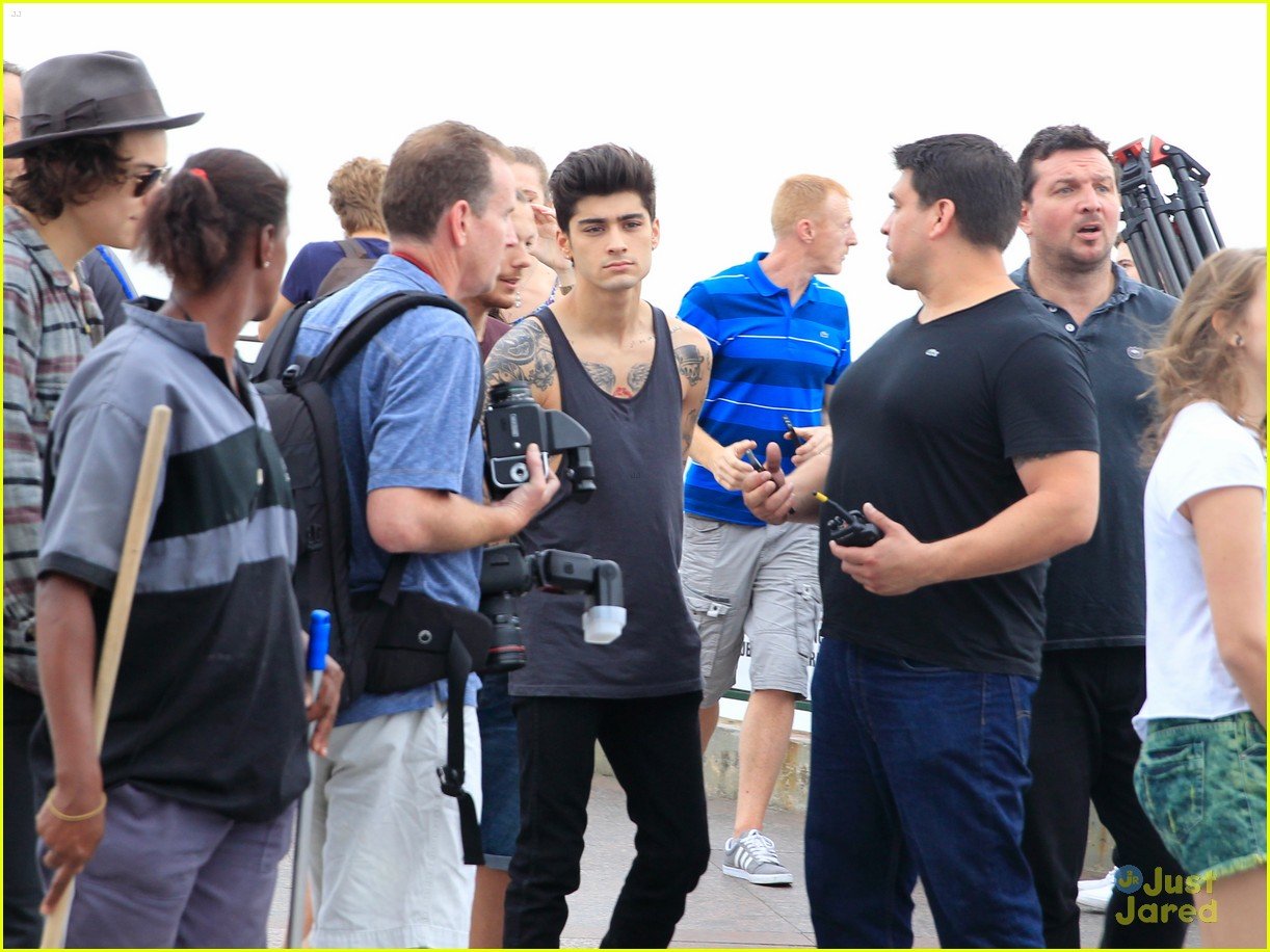 One Direction Cause Havoc While Visiting Christ The Redeemer Statue in ...