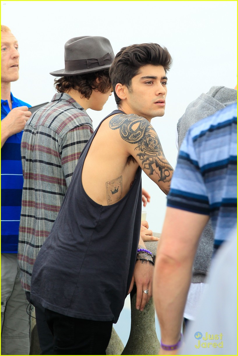 One Direction Cause Havoc While Visiting Christ The Redeemer Statue in ...