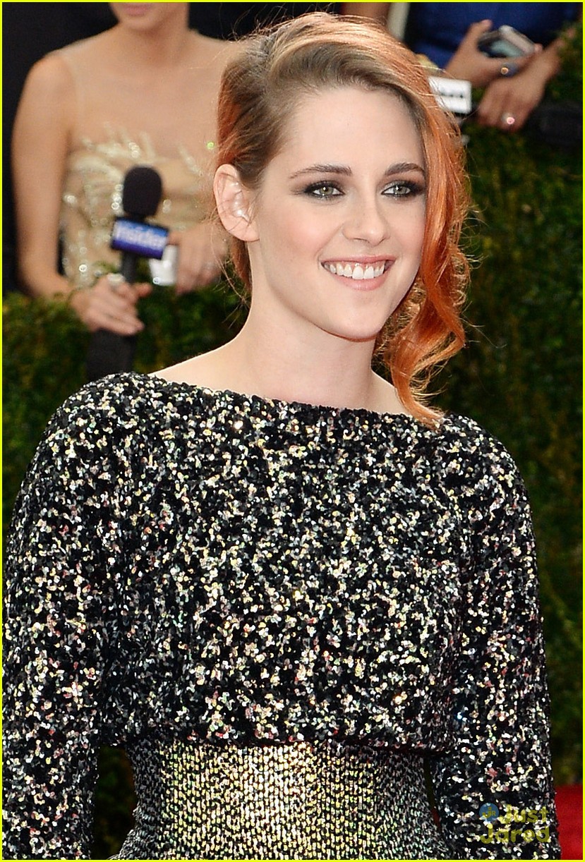 Kristen Stewart & Chloe Moretz Stun in Chanel at MET Gala 2014 | Photo ...