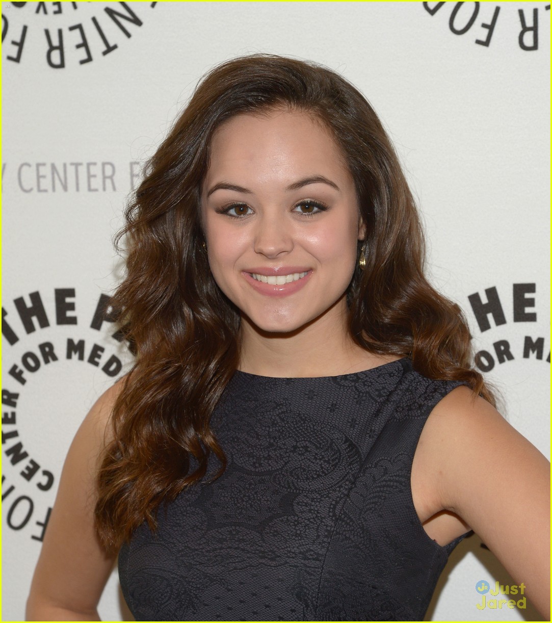 Hayley Orrantia Brings 'The Goldbergs' To PaleyFest Trip To the 80s ...