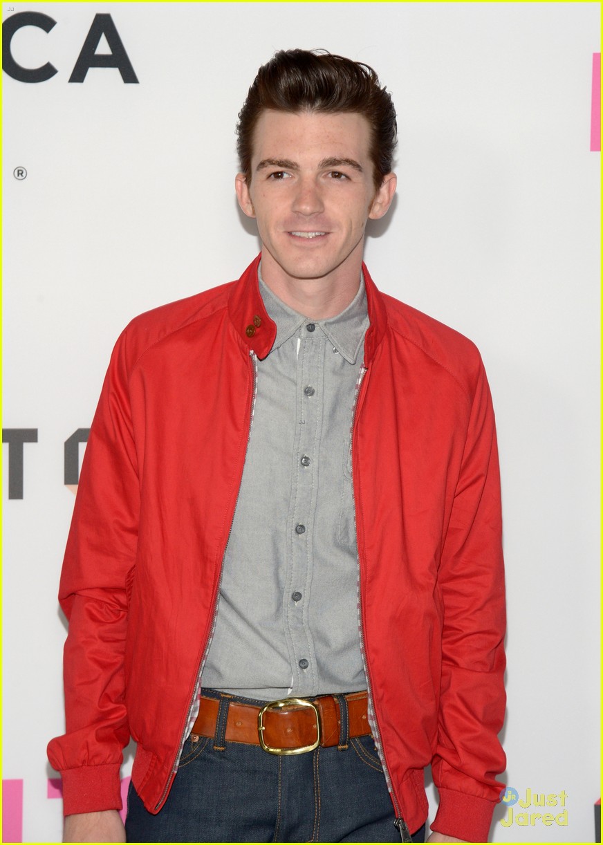 Keegan Allen & Zoe Levin Premiere 'Palo Alto' in Los Angeles | Photo ...