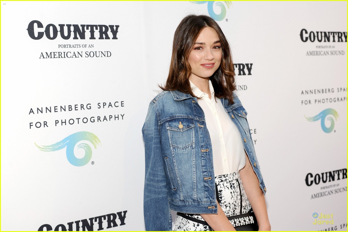 Crystal Reed & Holland Roden Show Their Country Side at Annenberg Space ...
