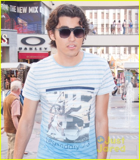 Blake Michael Chills at Chilli Beans Sunglasses Store | Photo 689015 ...