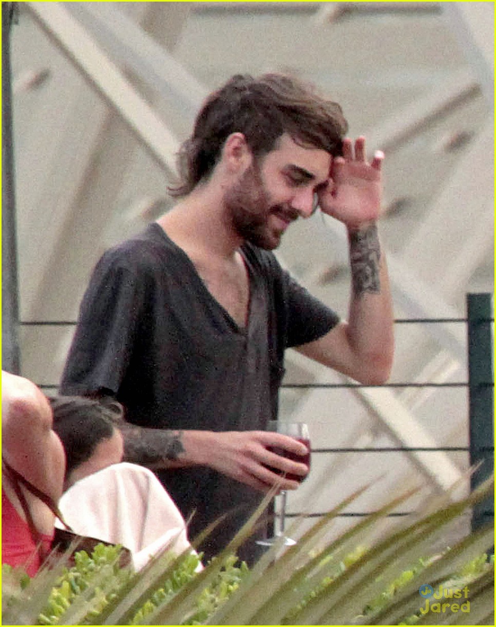 Miley Cyrus Flaunts Her Bikini Body Poolside in Barcelona! | Photo ...