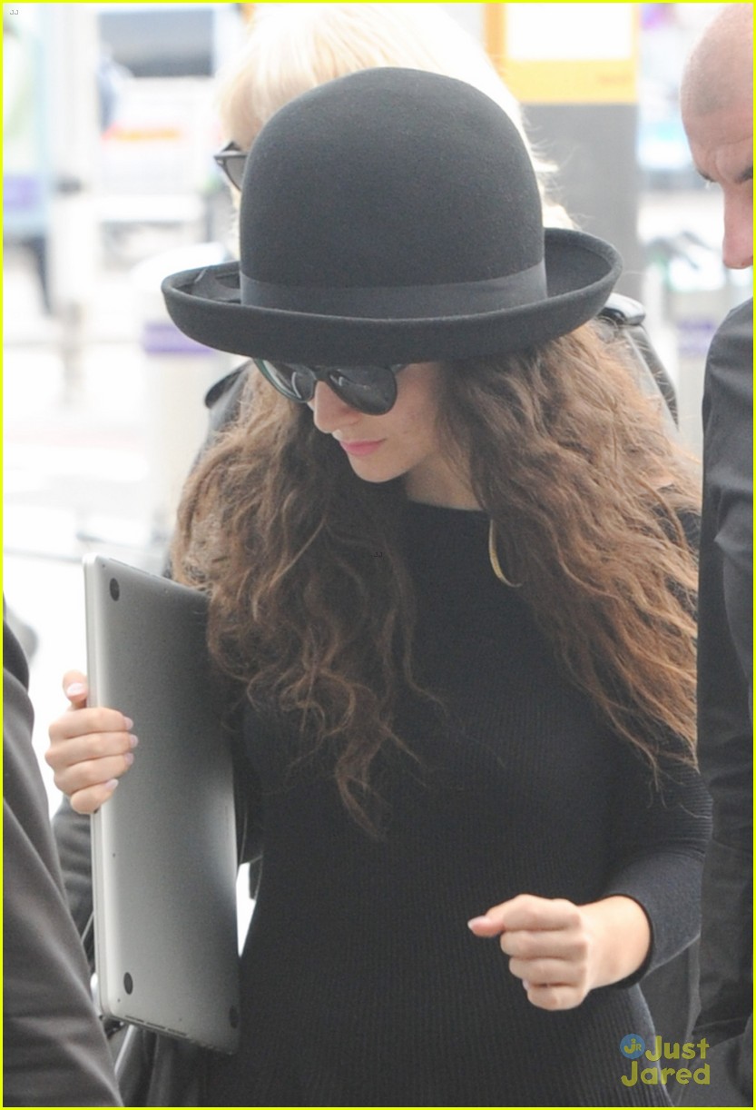 Lorde Recently Started Writing Music for Her Second Album! | Photo ...