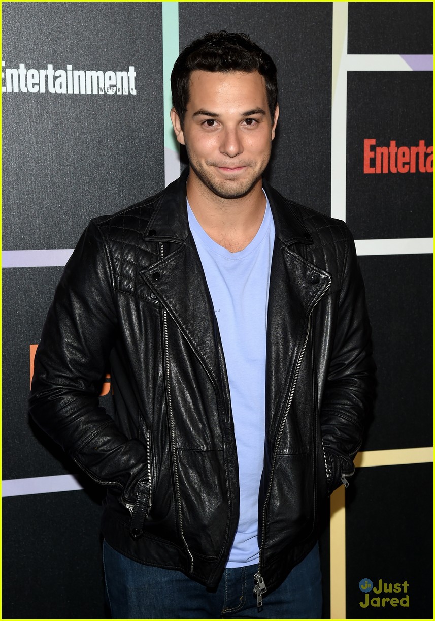 Anna Camp & Skylar Astin Couple Up for EW's Comic-Con Party | Photo ...