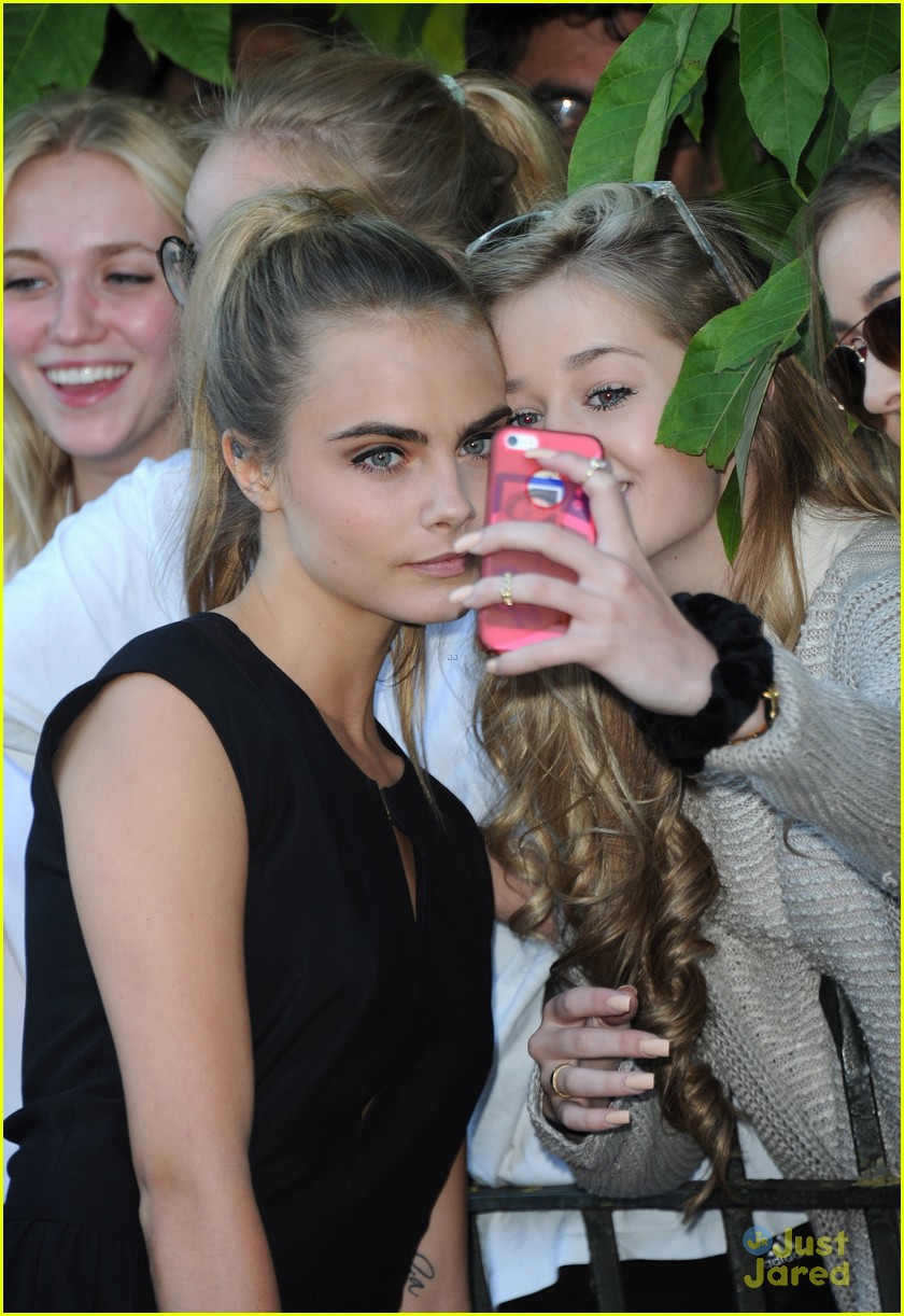 Cara Delevingne Checks Out Coldplay in Concert After Serpentine Galley ...