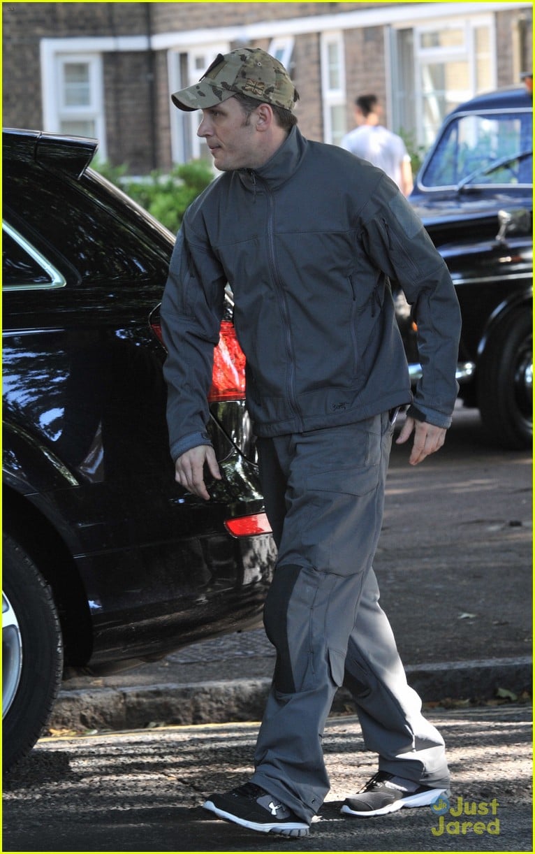 Emily Browning & Tom Hardy Pack Up During 'Legend' Filming | Photo 695143 - Photo Gallery | Just ...