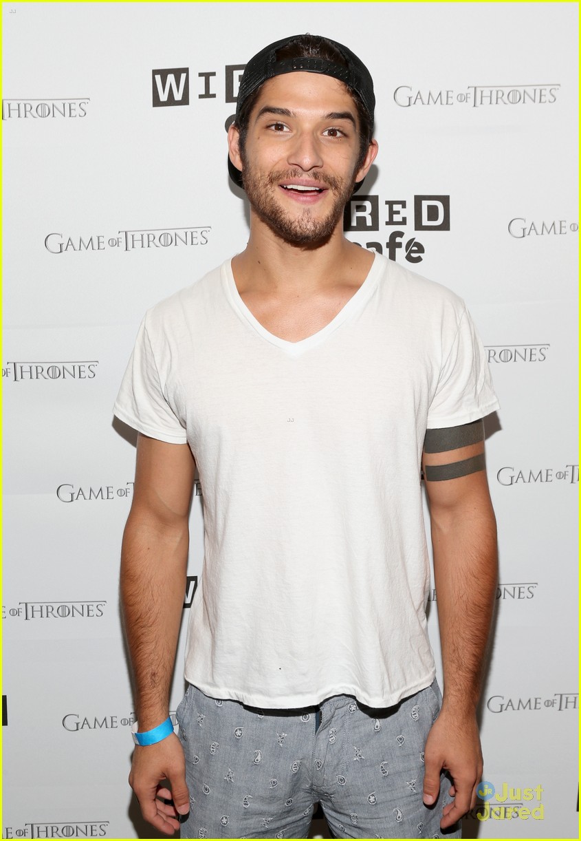 The Cast of Teen Wolf Celebrates 5th Season Announcement at Comic Con ...