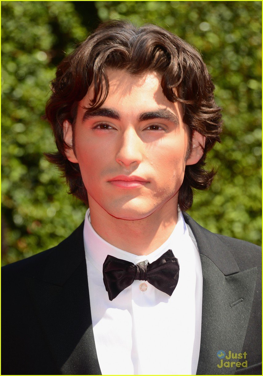 The 'Dog with a Blog' Cast Gets All Dressed for the Creative Emmys ...