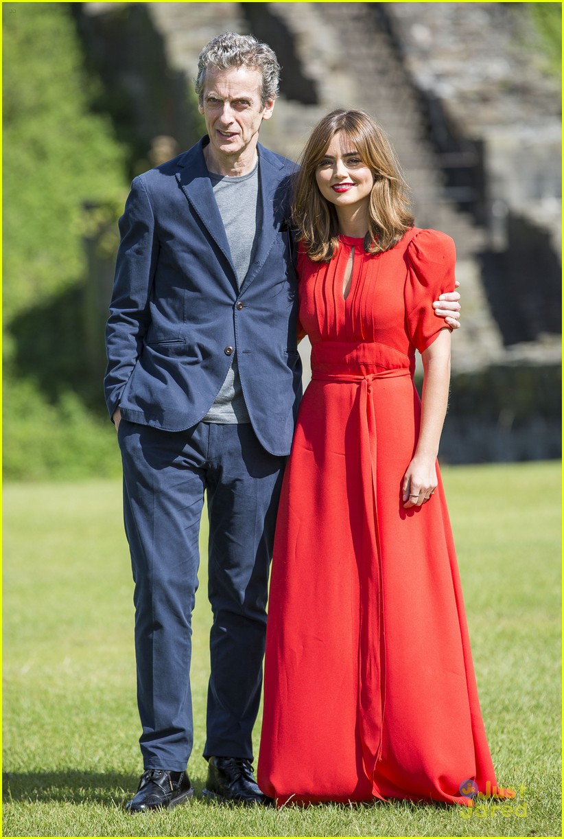 Jenna Coleman Takes Cute Selfies With Young Fans At 'Doctor Who ...