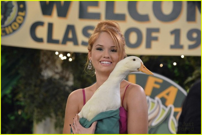 Bertram Makes It A Family Affair For High School Reunion on 'Jessie ...