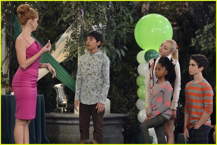 Bertram Makes It A Family Affair For High School Reunion on 'Jessie ...