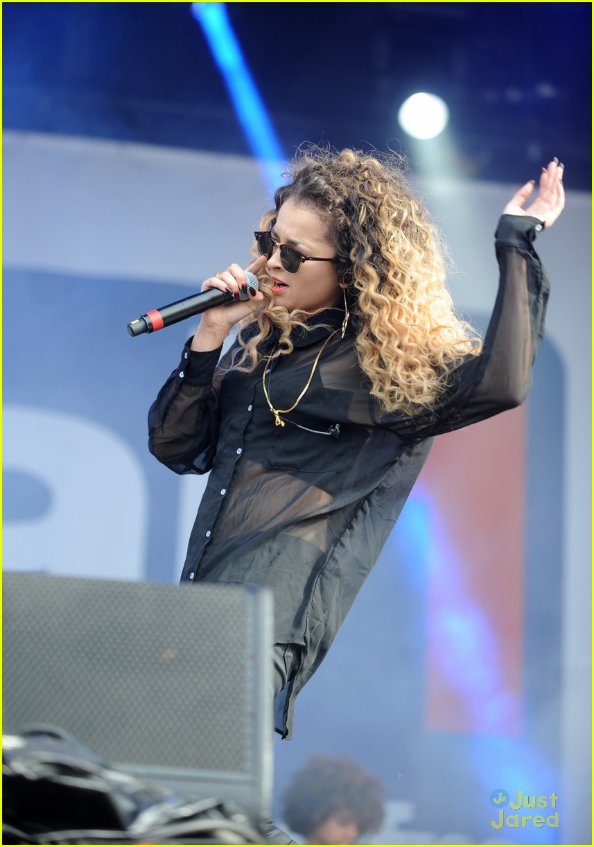 Pixie Lott & Ella Henderson Hit the Stage at Total Access Live! | Photo ...
