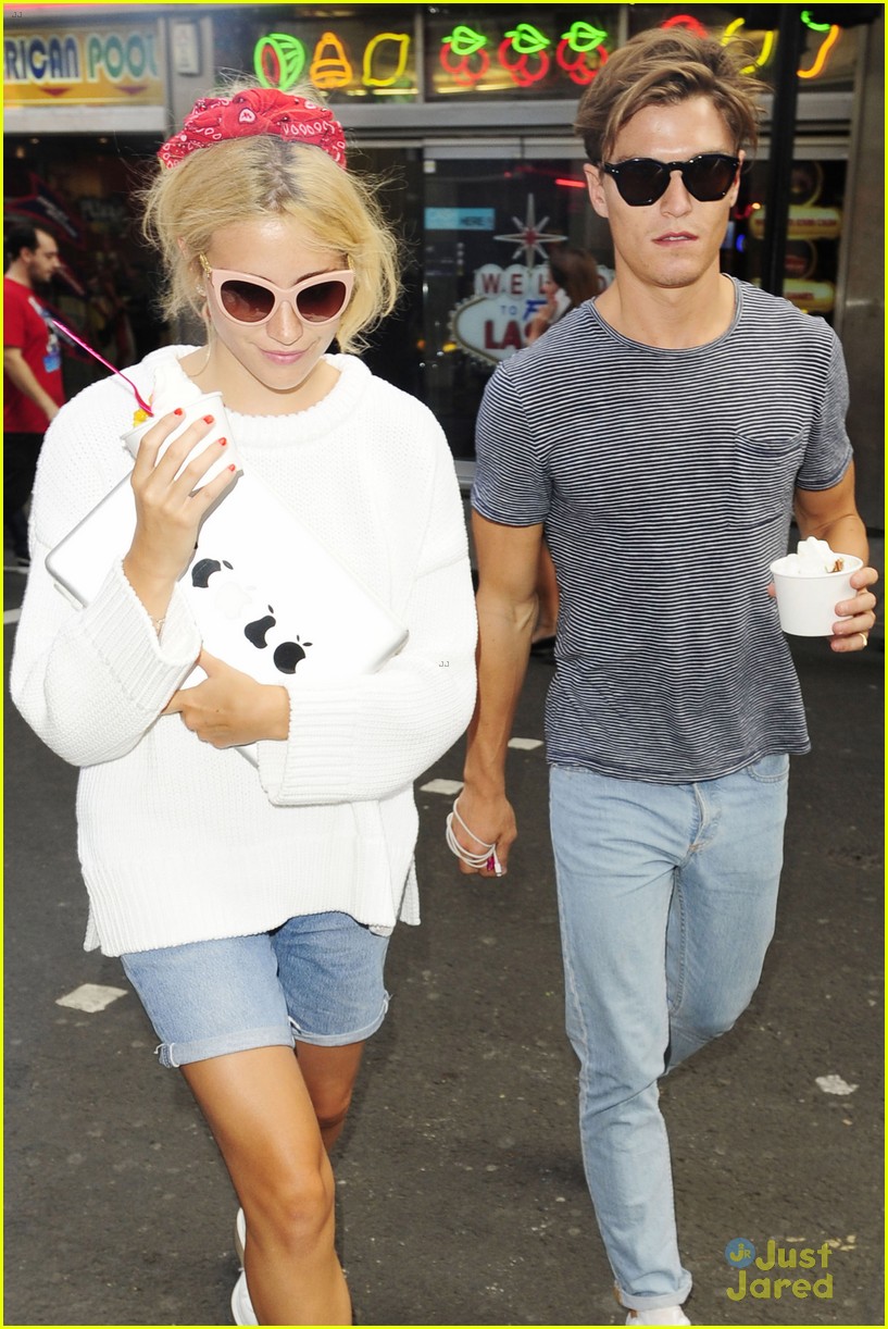 Pixie Lott Puts Her Heart on Display for Secret London Show! | Photo ...