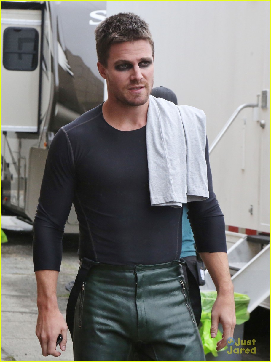 Stephen Amell Gets a Makeover Including Eyeliner and Leather Pants ...