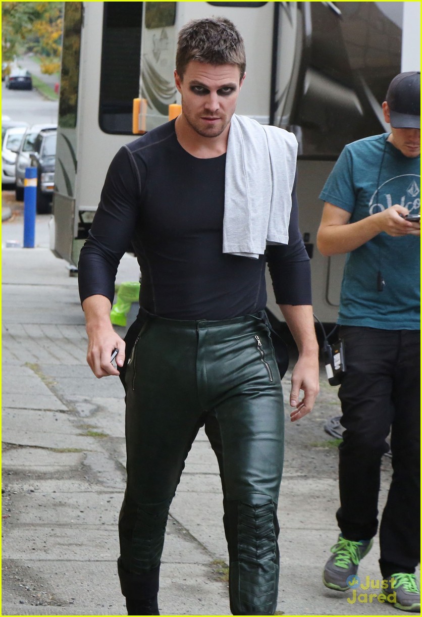 Stephen Amell Gets a Makeover Including Eyeliner and Leather Pants ...