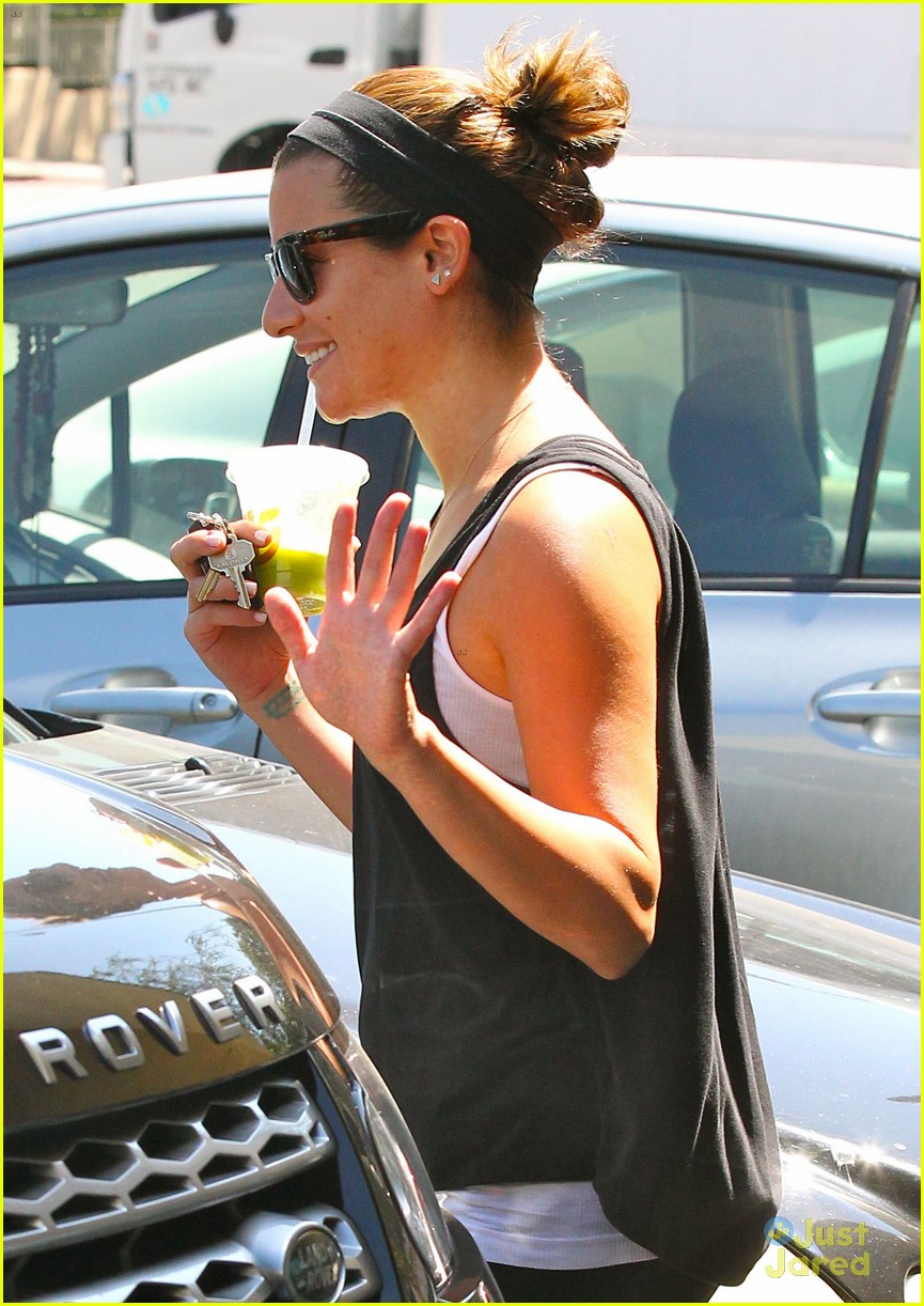 Is Lea Michele Singing Frozens Let It Go In The Glee Season Six Premiere Photo 713325