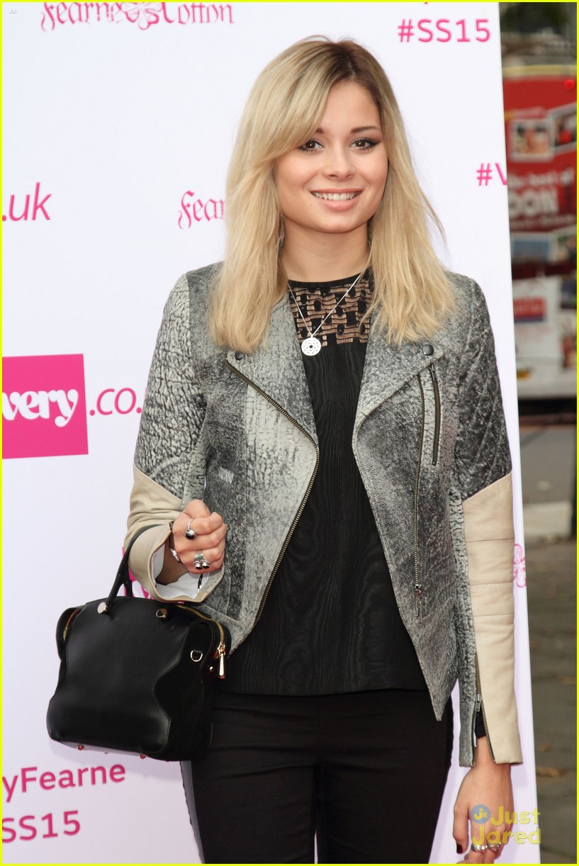 Singer Nina Nesbitt Kicks Off London Fashion Week | Photo 717847 ...