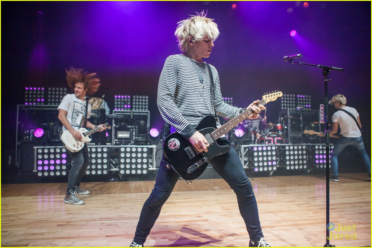 R5 Rocks Out at the Royal Oak Music Theatre in Detroit! | Photo 721660 ...