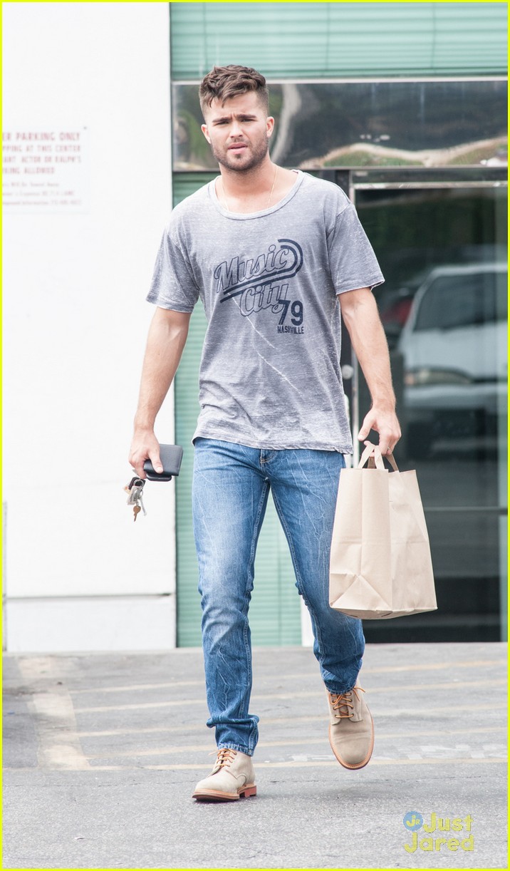 Full Sized Photo of spencer boldman grocery store 02 | Spencer Boldman ... Full Sized Photo of spencer boldman grocery store 02 | Spencer Boldman ...
