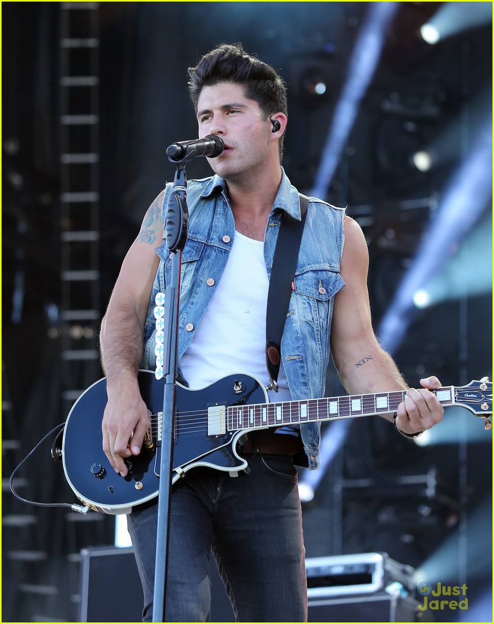 Dan & Shay Rock Out Vegas At Route 91 Festival | Photo 725796 - Photo ...