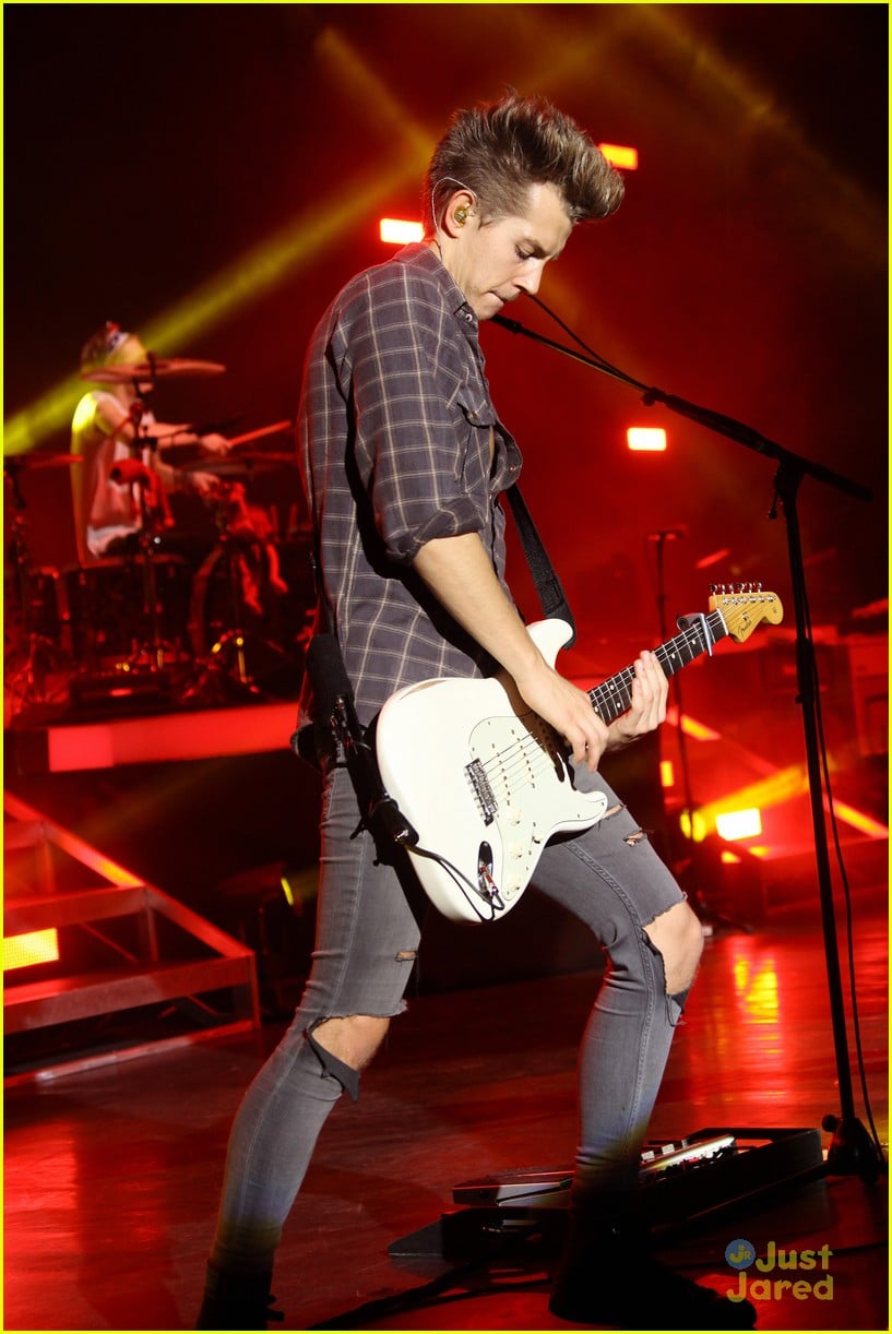 The Vamps Host 'Oh Cecilia' Sing-A-Long At Hammersmith Apollo - Watch ...