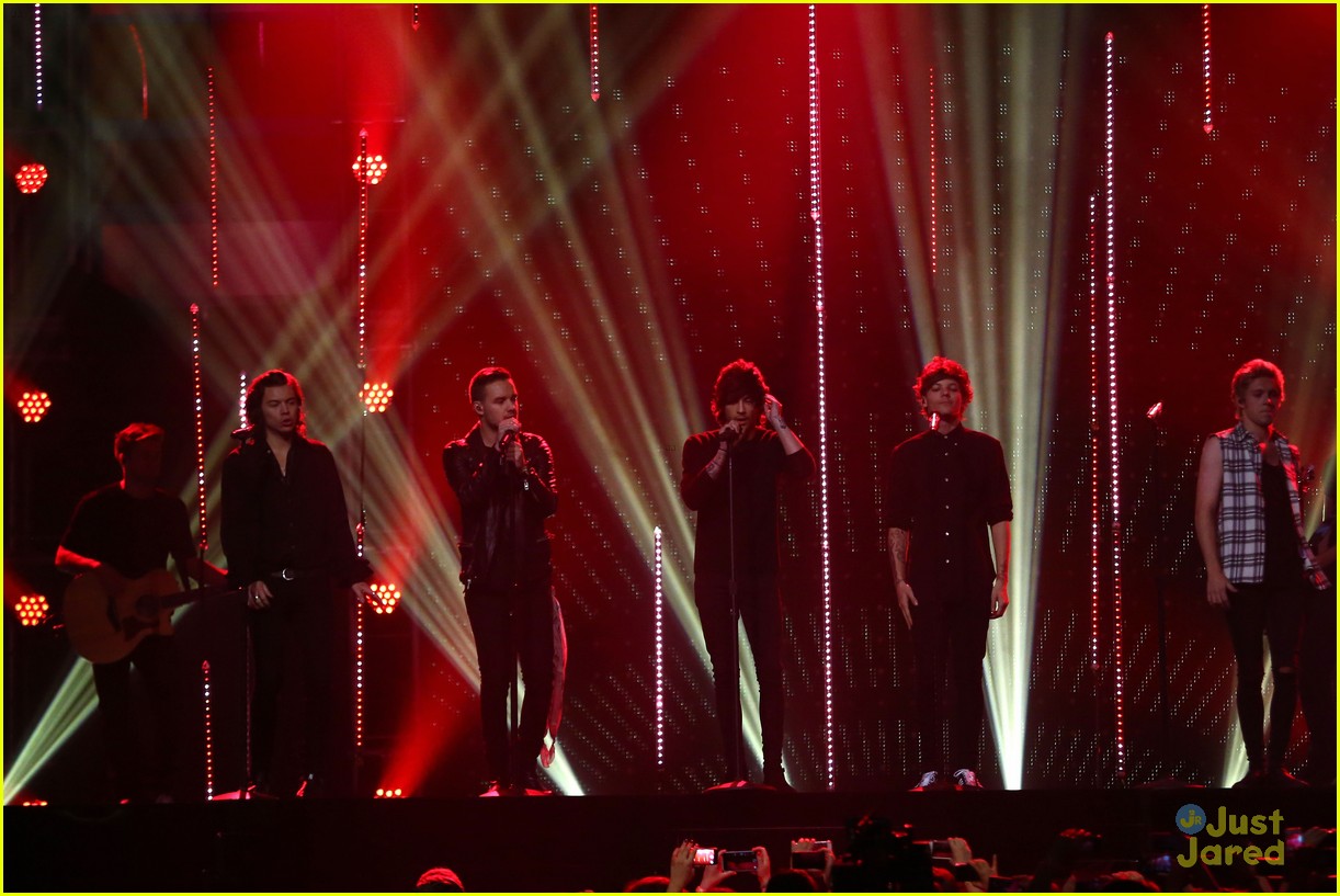 Zayn Malik Shows Off Healthy Head of Hair for One Direction's ARIA ...