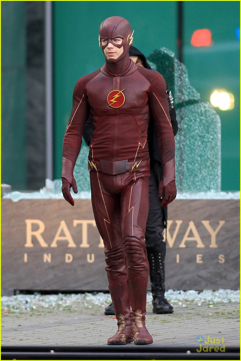 Spoilers! First Look At Andy Mientus As 'The Flash's Pied Piper ...