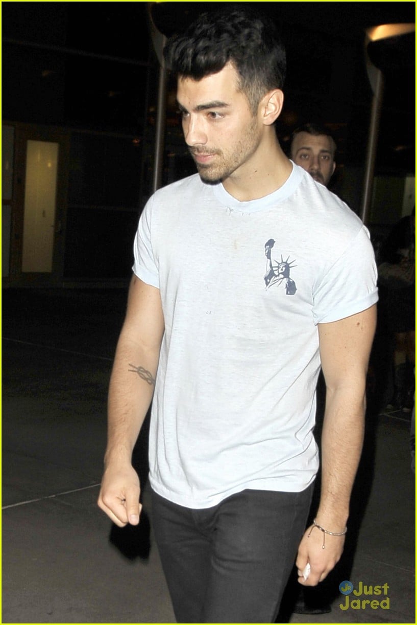 Joe Jonas Had His 'Mind Blown' After Seeing 'Interstellar' | Photo ...