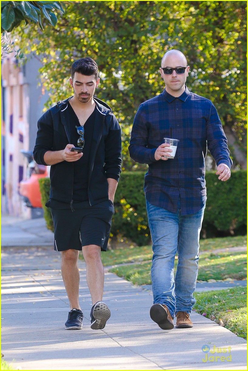 Joe Jonas To DJ The 2014 NewNowNext Awards | Photo 744978 - Photo ...