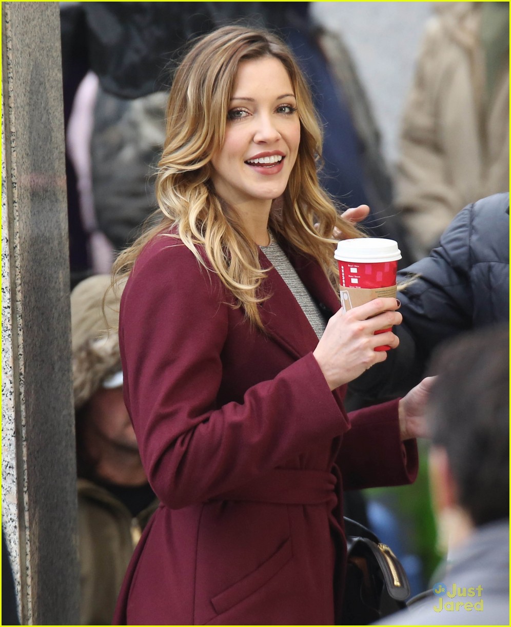 Katie Cassidy Throws Some Punches Around The Arrow Set Photo 750525