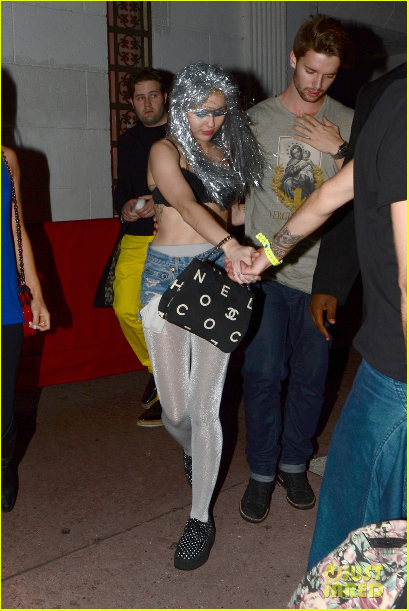 Miley Cyrus Wears a Bra to End Her Night with Her Boyfriend Patrick ...