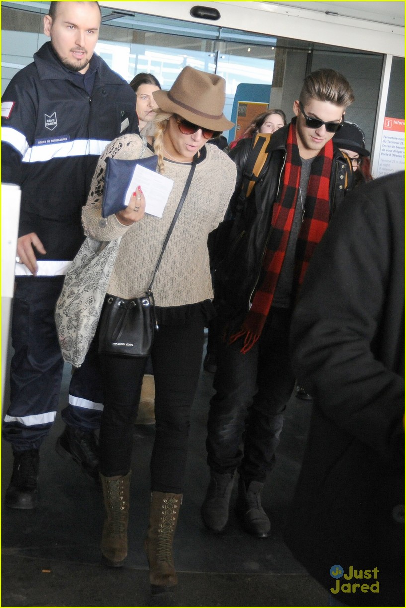 Ian Harding & Cody Christian Arrive In Paris Ahead Of KAS 2 Convention ...