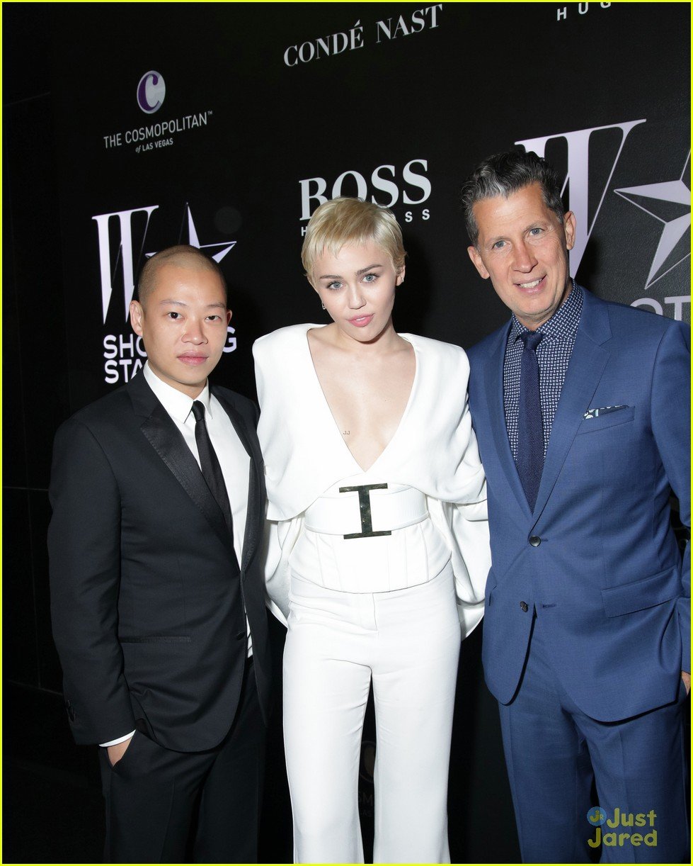 Miley Cyrus & Hailee Steinfeld Turn Heads in White at Shooting Stars ...